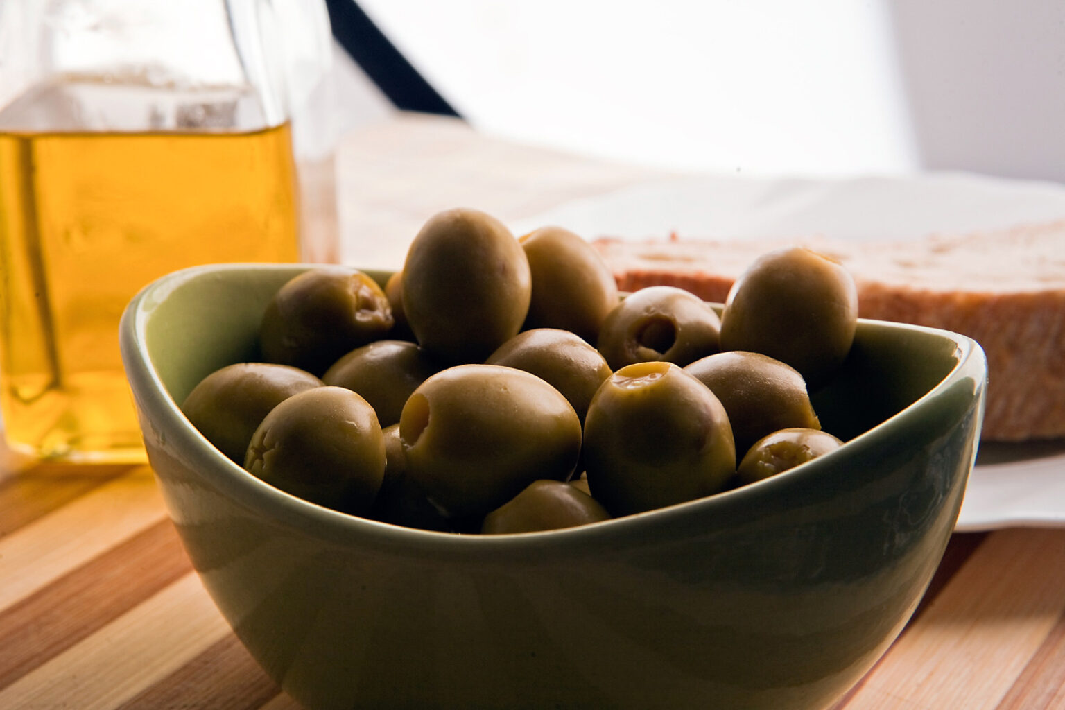 The Difference Between Cold-Pressed Olive Oil & Other Oils